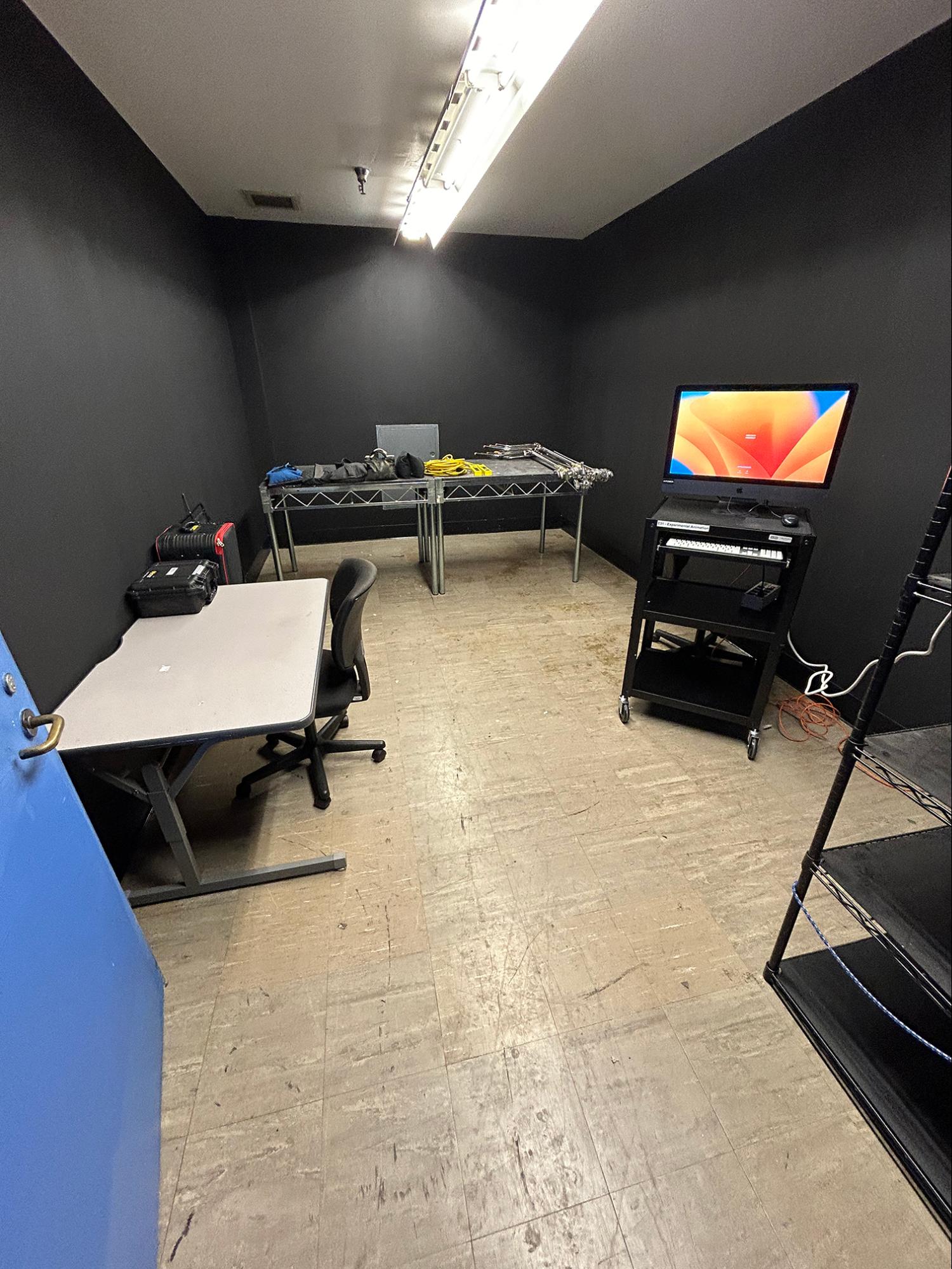 E31 Stop Motion Stage - 2 Pop